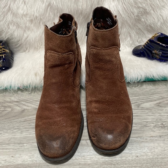 Born | Shoes | Born Boc Ankle Boots Size 95 Brown Distressed Leather ...